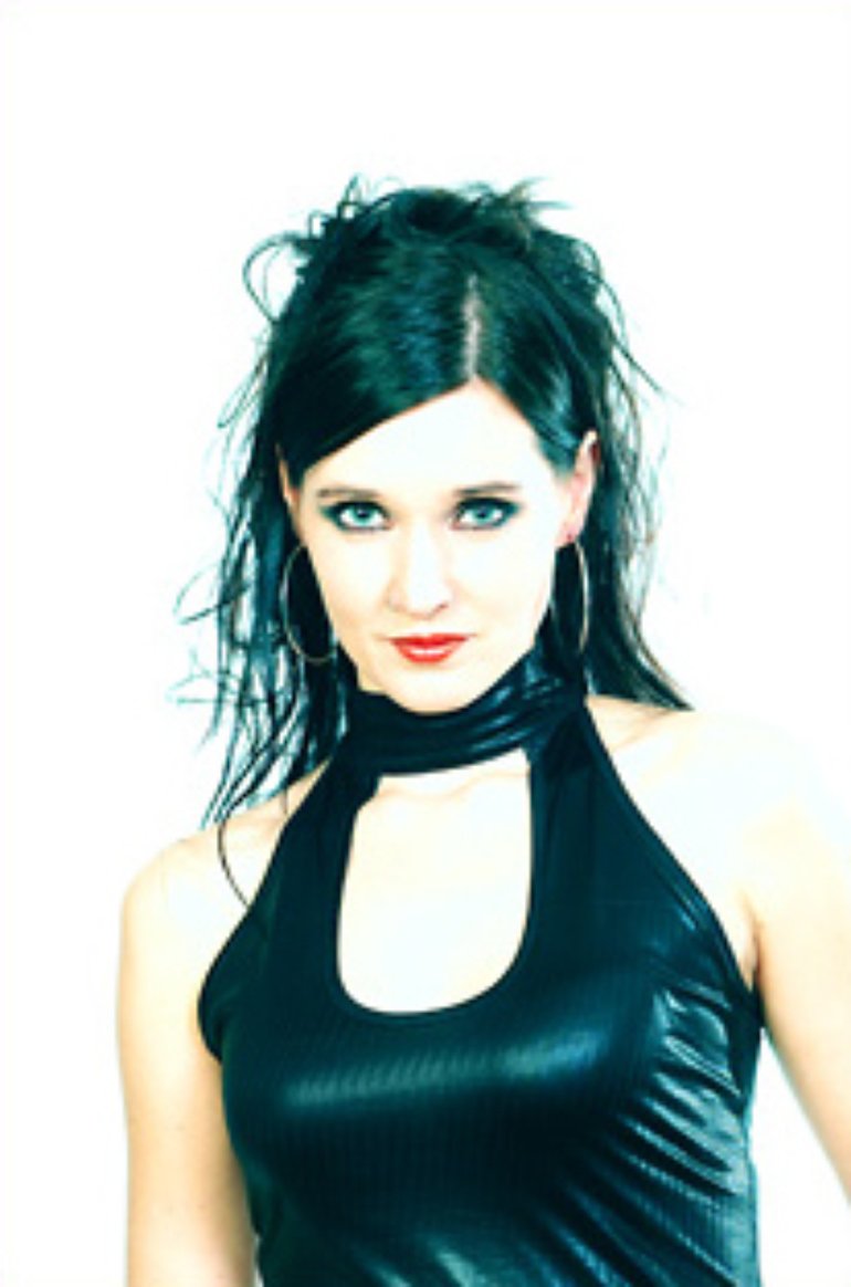 Nell Sigland - Biografía - Apuesto al Rock